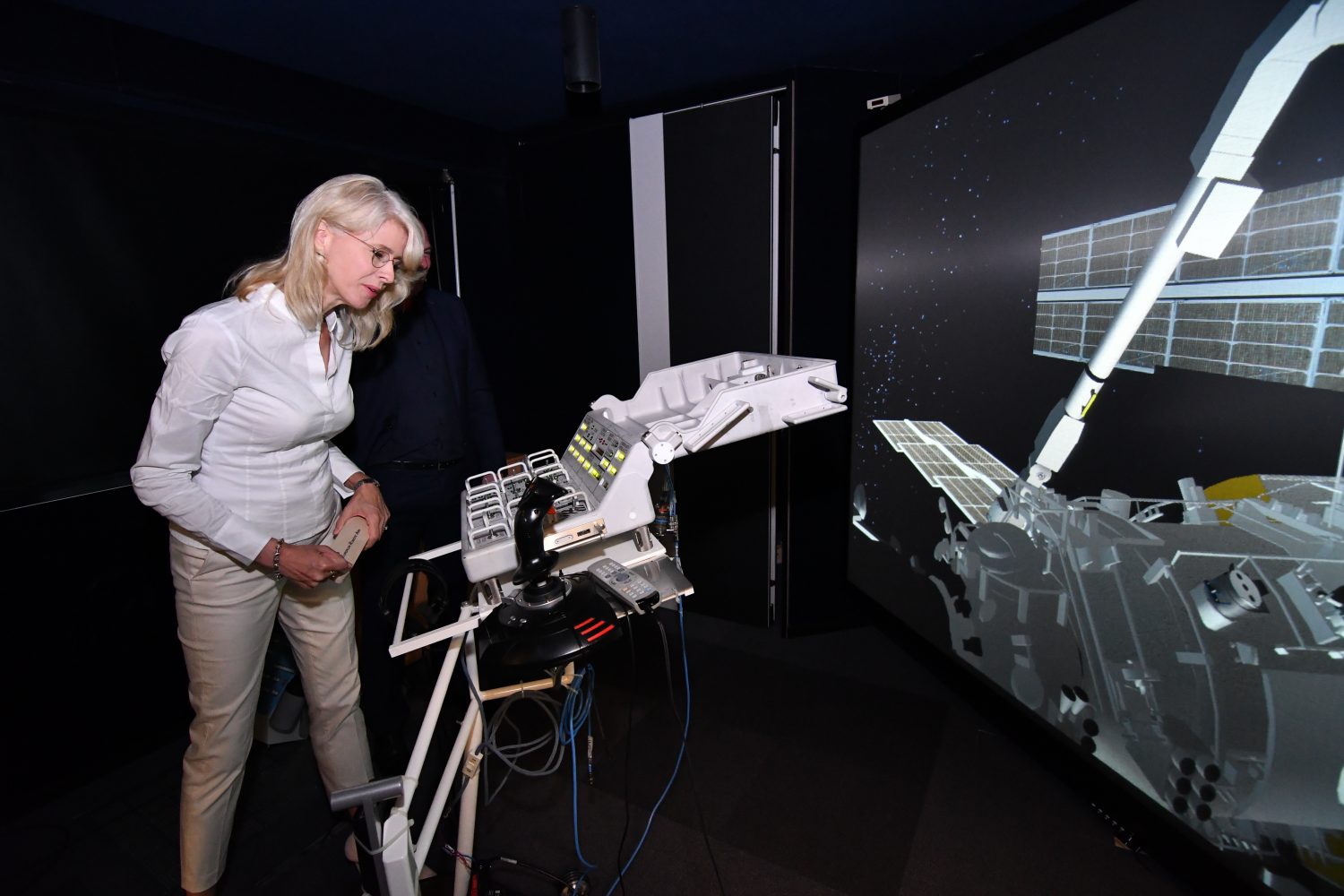 A backbone network for a robotic arm – ESA – Exploration